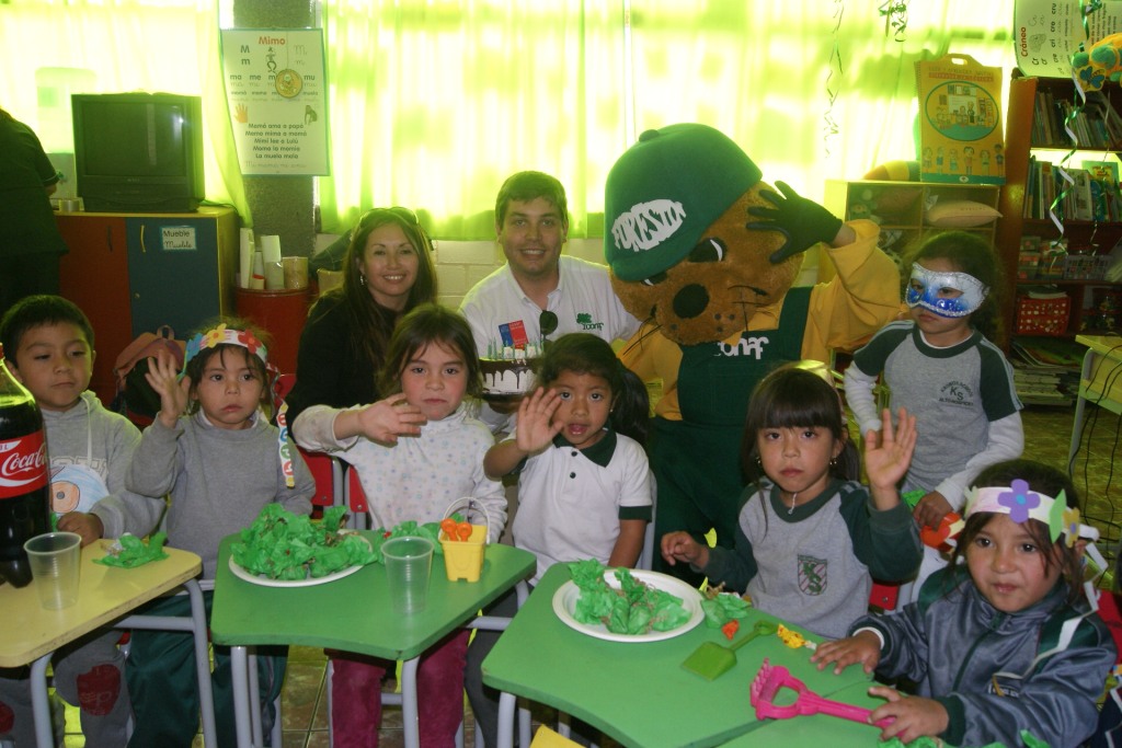 Así Surgen...: FORESTÍN, LA MASCOTA SÍMBOLO DE CONAF, CELEBRÓ JUNTO A ...