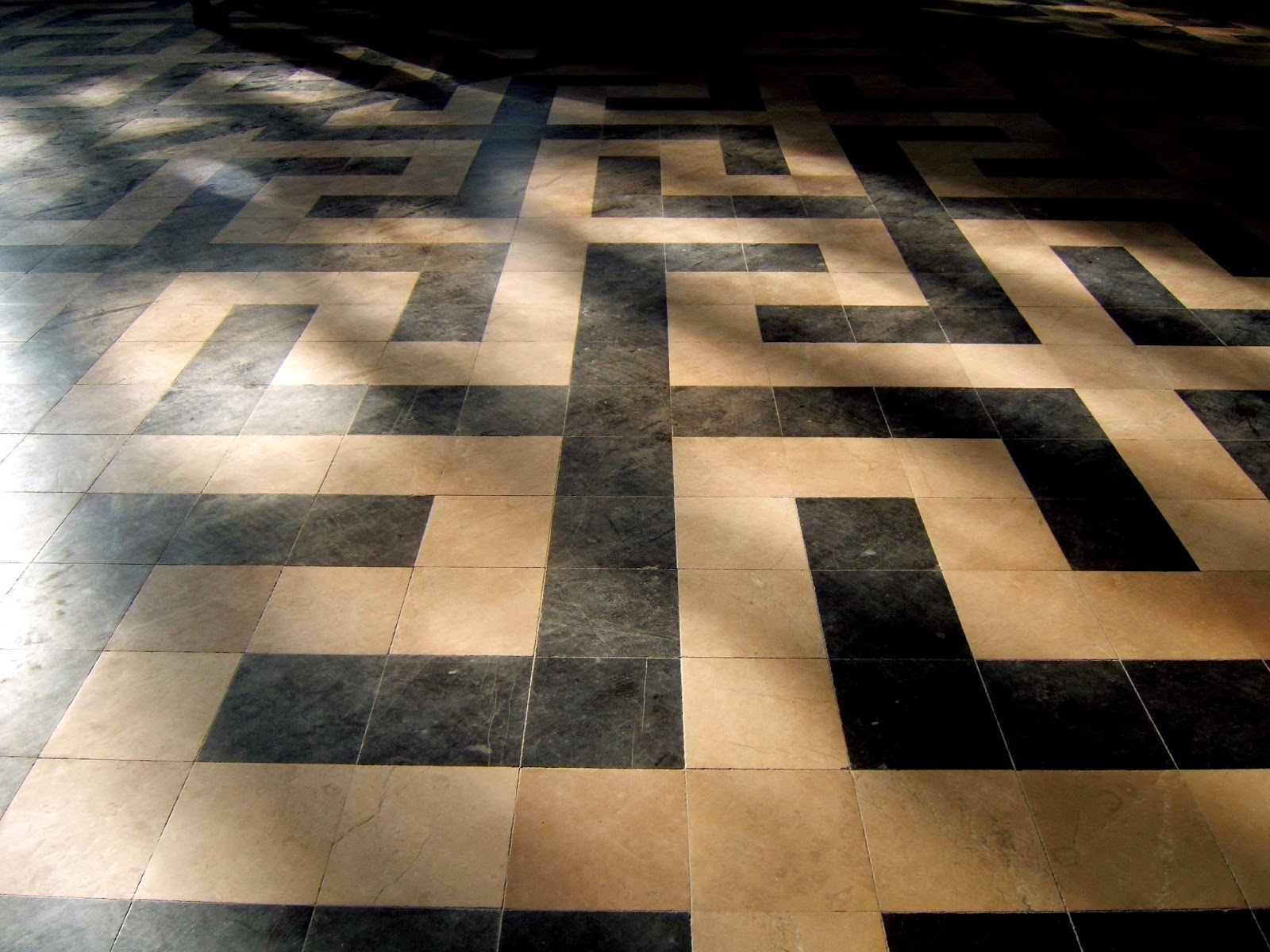 Supernatural World: Historia, Misterios y evolución de la esvástica