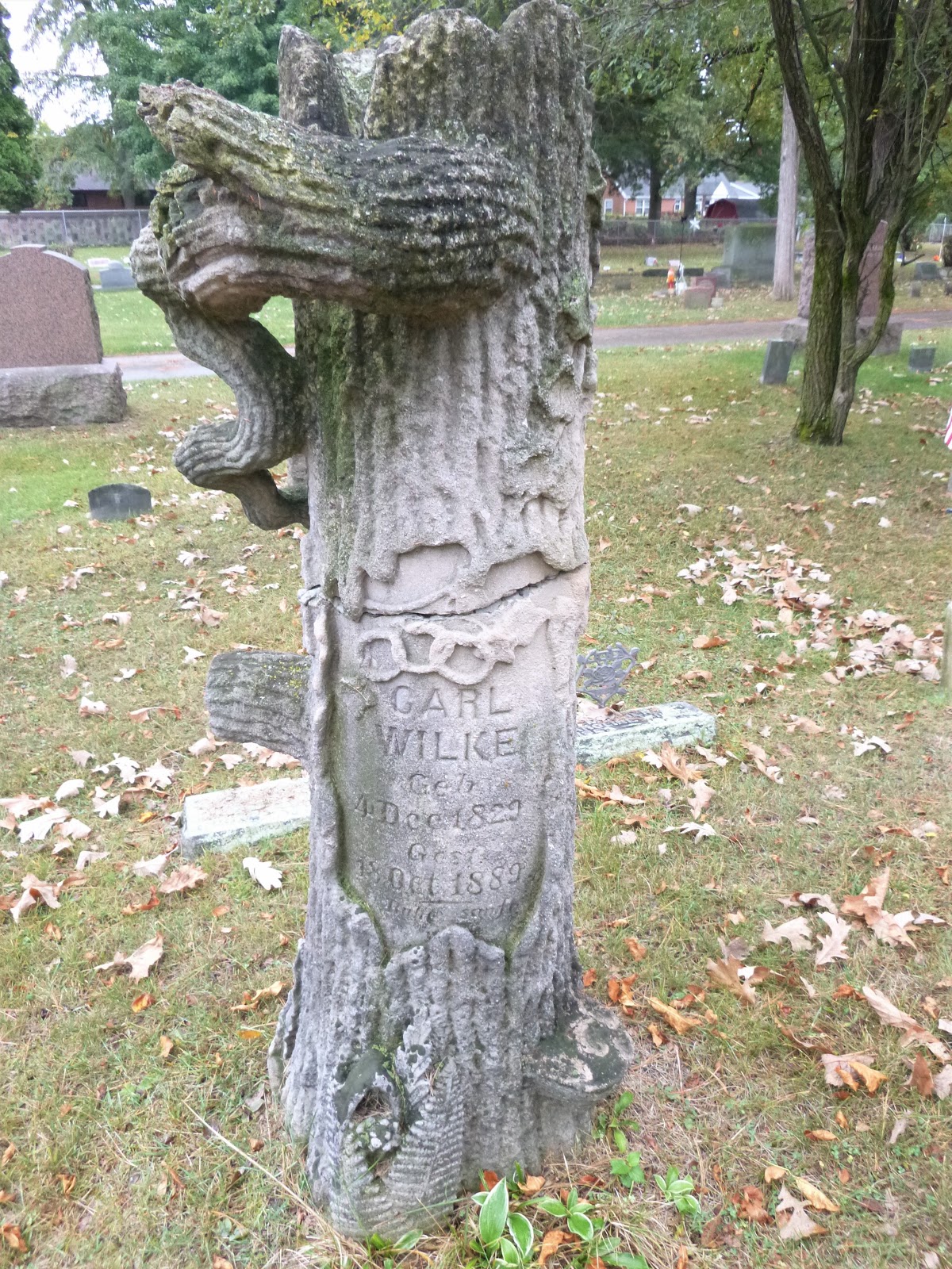 Detritus of Empire: Tree Shaped Tombstones - A Very Close Look