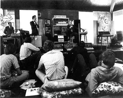 MATRIXSYNTH: An Interview with David Van Koevering on Astronauta Pinguim