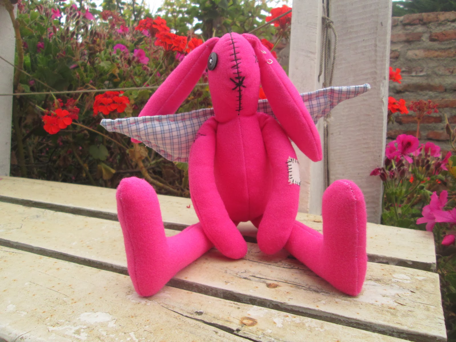 ** HECHO A MANO.CL ** ( Hecho en Chile).: Un conejo rudo.