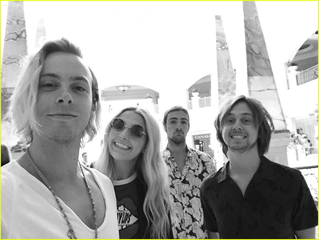 R5: Rydel Lynch Celebrates 23rd Birthday in Vegas With R5