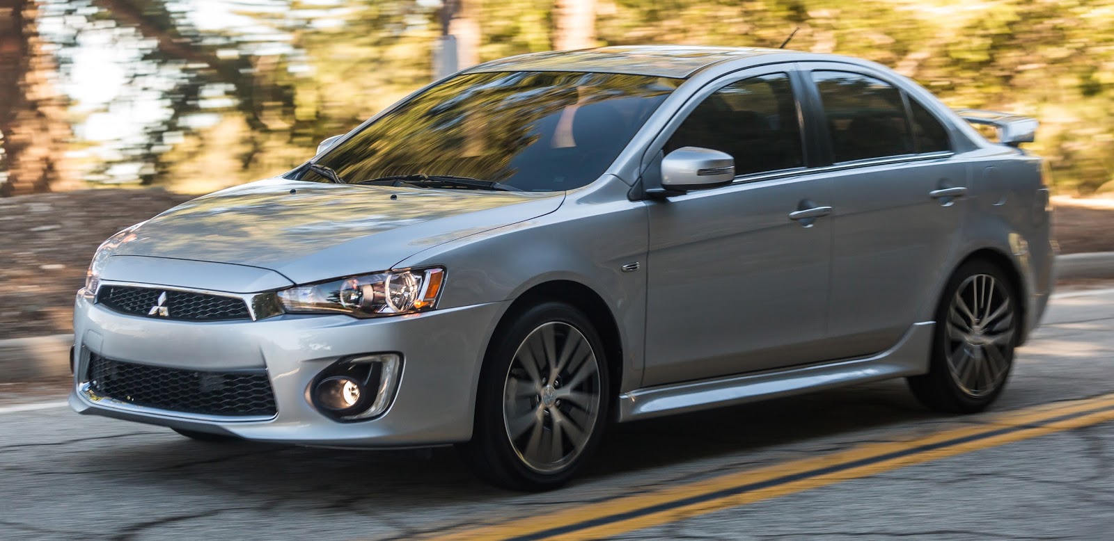 Mitsubishi apresenta Lancer reestilizado para os EUA