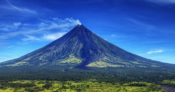 Bicolano Myths : LEGEND OF THE THREE MOUNTAINS OF BICOL