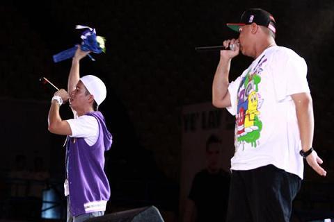 M y a n m a r H u n k s: Ye Lay Solo Live show 2011