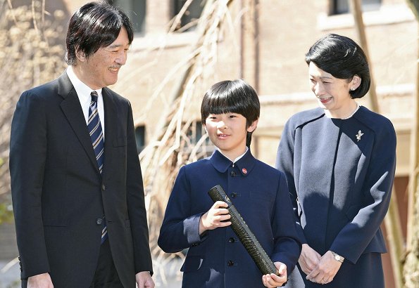 Japan's Prince Hisahito graduated from elementary school