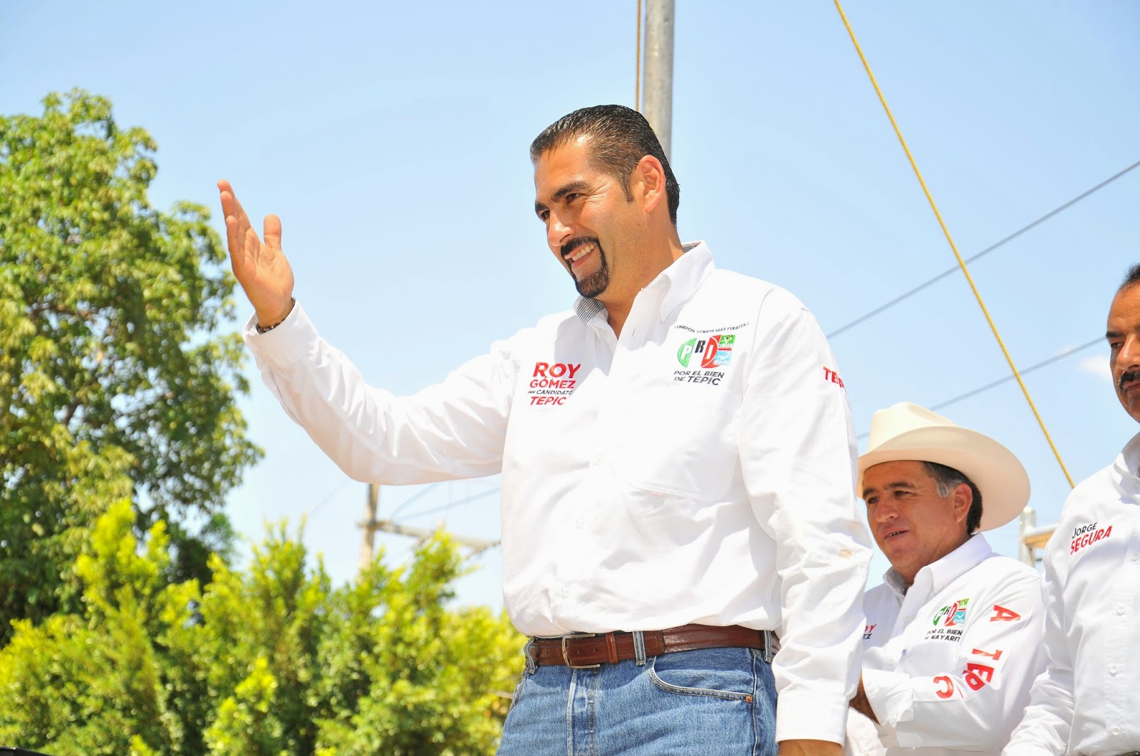 RADIO VIP]::..: CON ROY GÓMEZ GANA LA GENTE