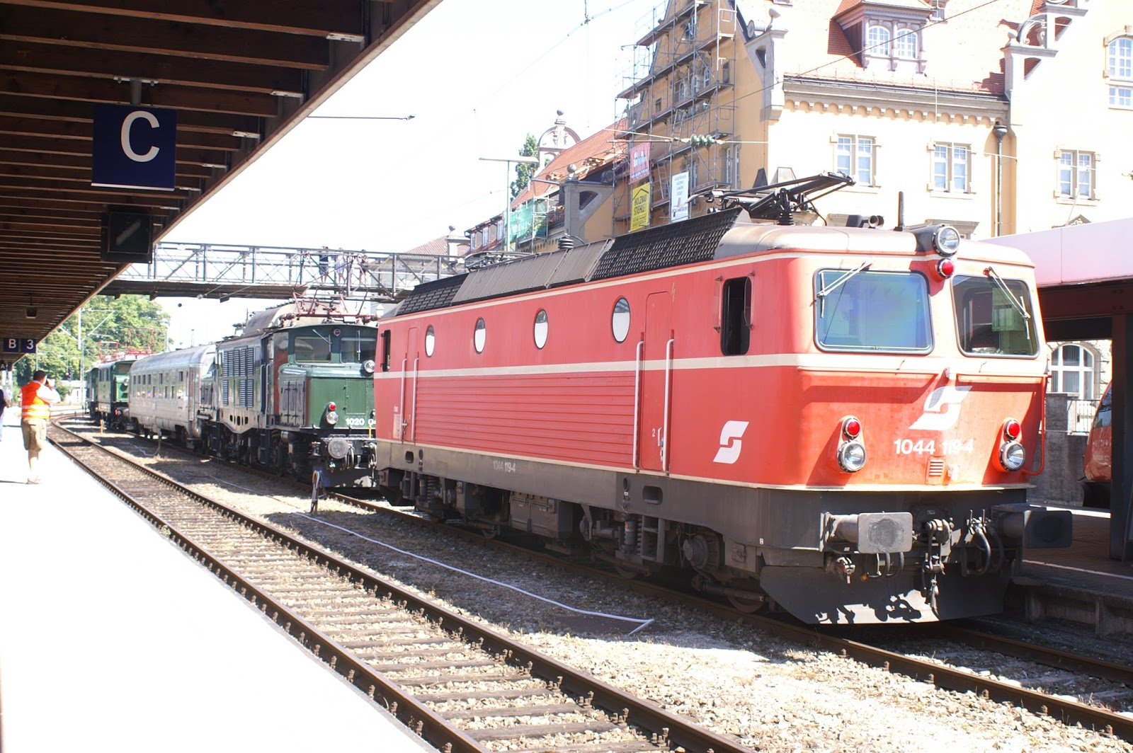 Considérations ferroviaires: ÖBB BR 1044 puis BR 1144