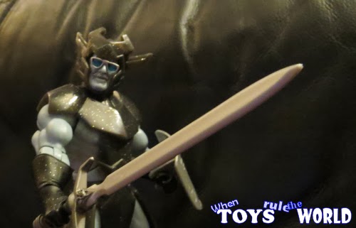 When Toys Rule The World: Review: MOTUC Standor