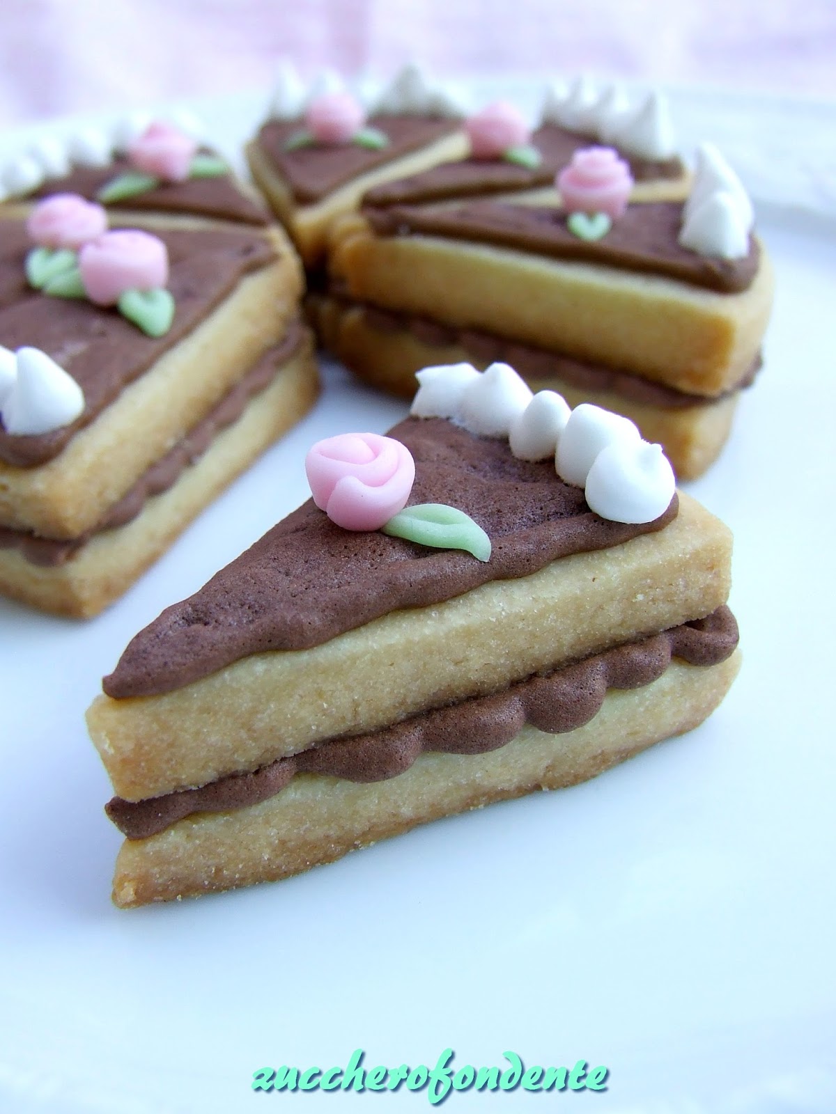 zuccherofondente: Una fetta di torta in un biscotto!!!