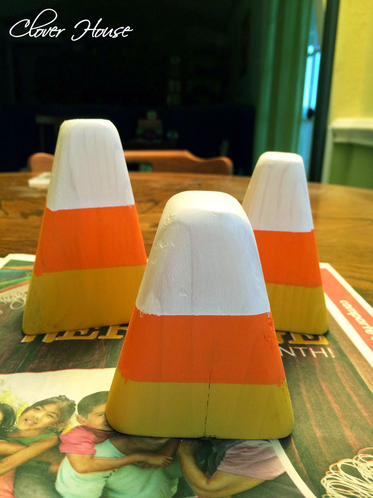 Clover House: 2 x 4 Candy Corn - A Tutorial