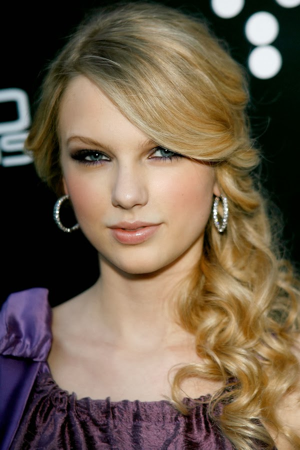 Female Singers: Taylor Swift pictures gallery (17)