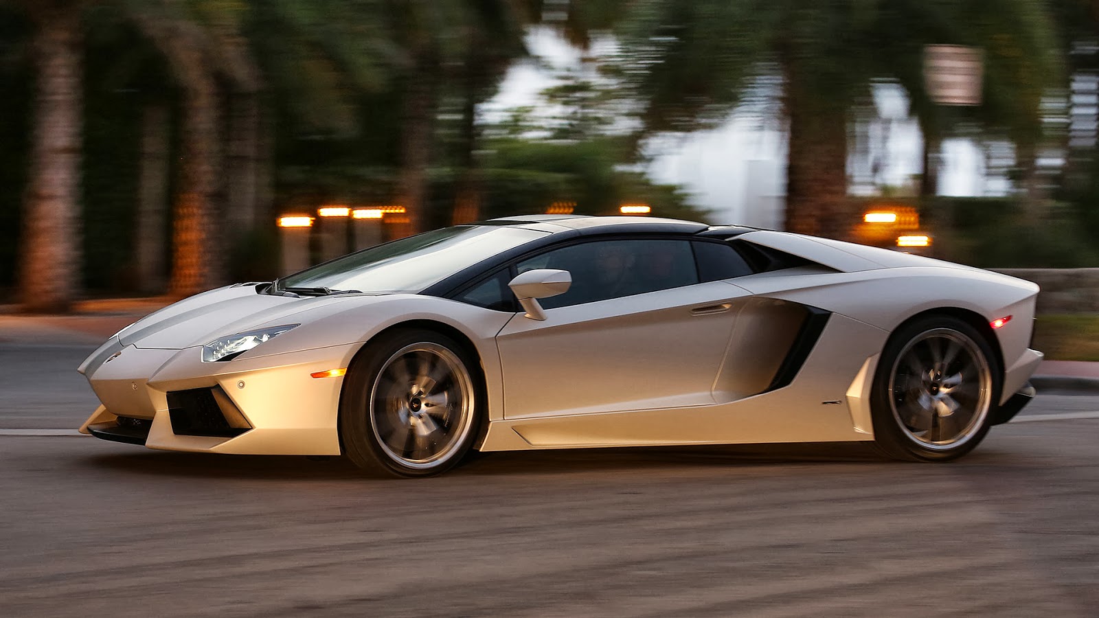 Free Wallpaper: Free Wallpaper PC Lamborghini Avendor LP 700-4