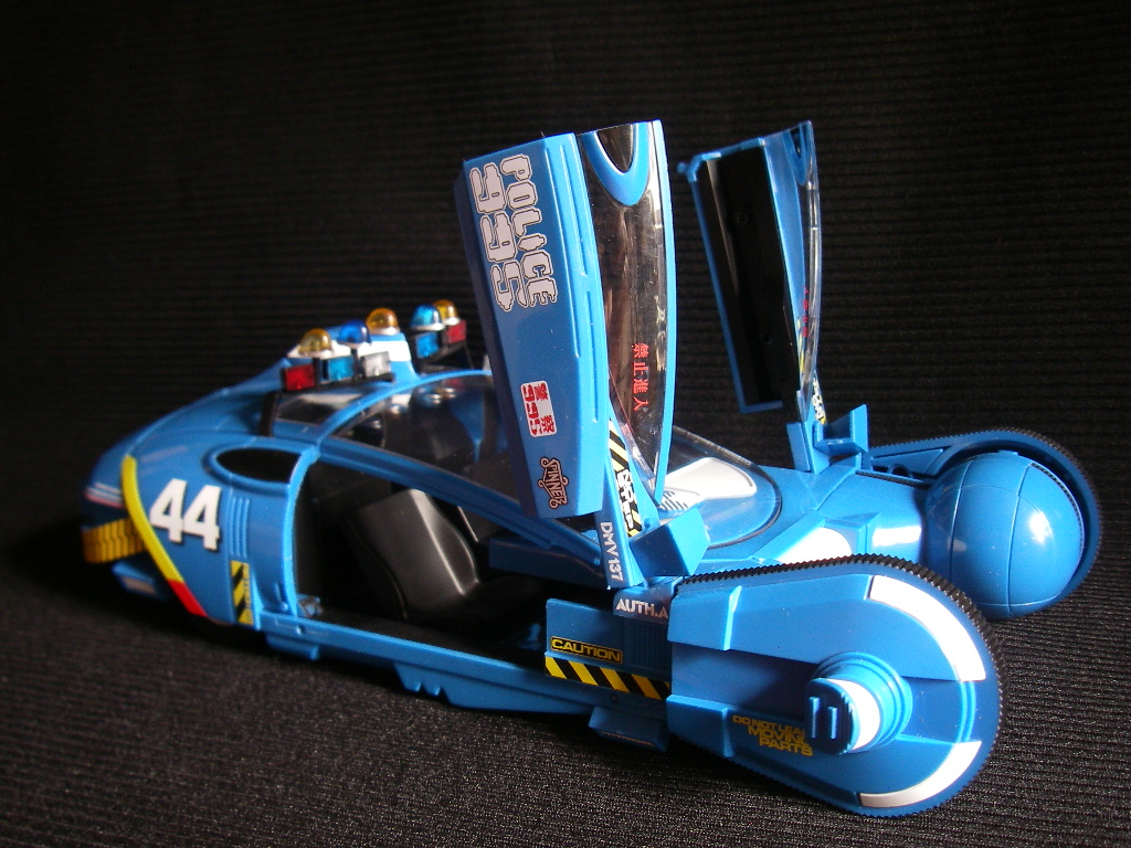 MEDICOM BLADE RUNNER POLICE SPINNER CAR 1/24 SYD MEAD BLU RAY COLLECTOR BOX