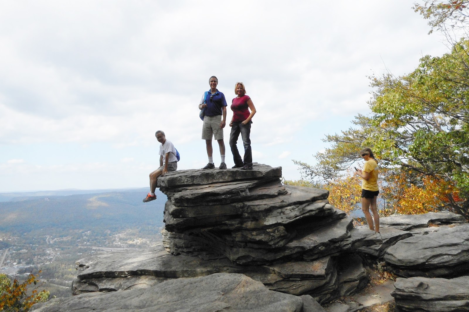 Mai Thai Wanderings: Fall Colors at Point Park, Lookout Mountain