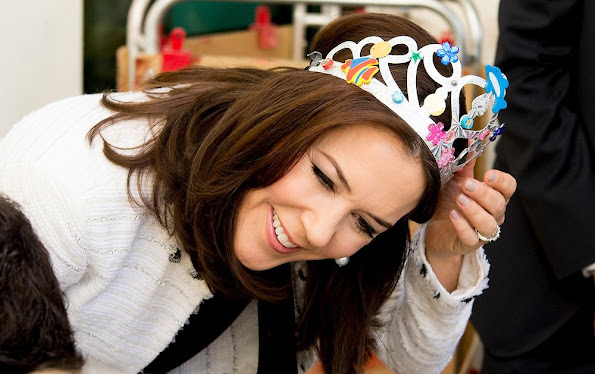 Princess Mary visits the Qatar Academy in Doha