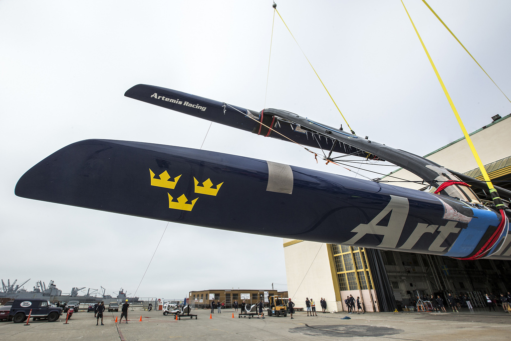 Images / L'AC72 d'Artemis Racing prend forme à San Francisco | ScanVoile