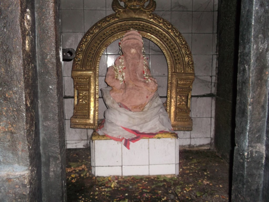 MY LENCE VIEW: KUTHAMBAI SIDDHAR ALIVEDOOM,MAYLADUTHURA