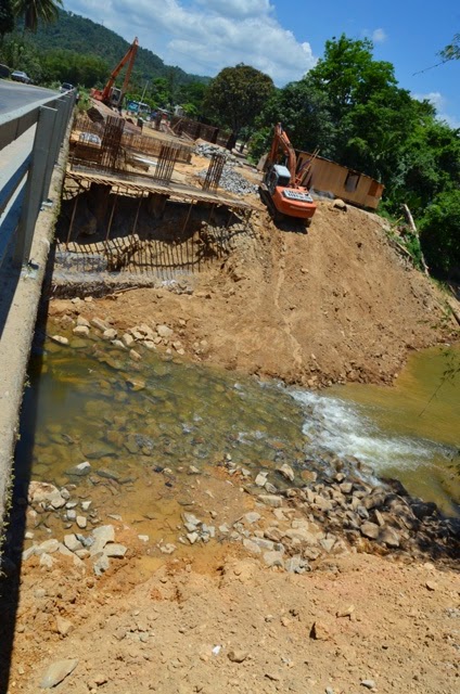 Construction of a new bridge at Dambai, Penampang, Sabah: May 2014