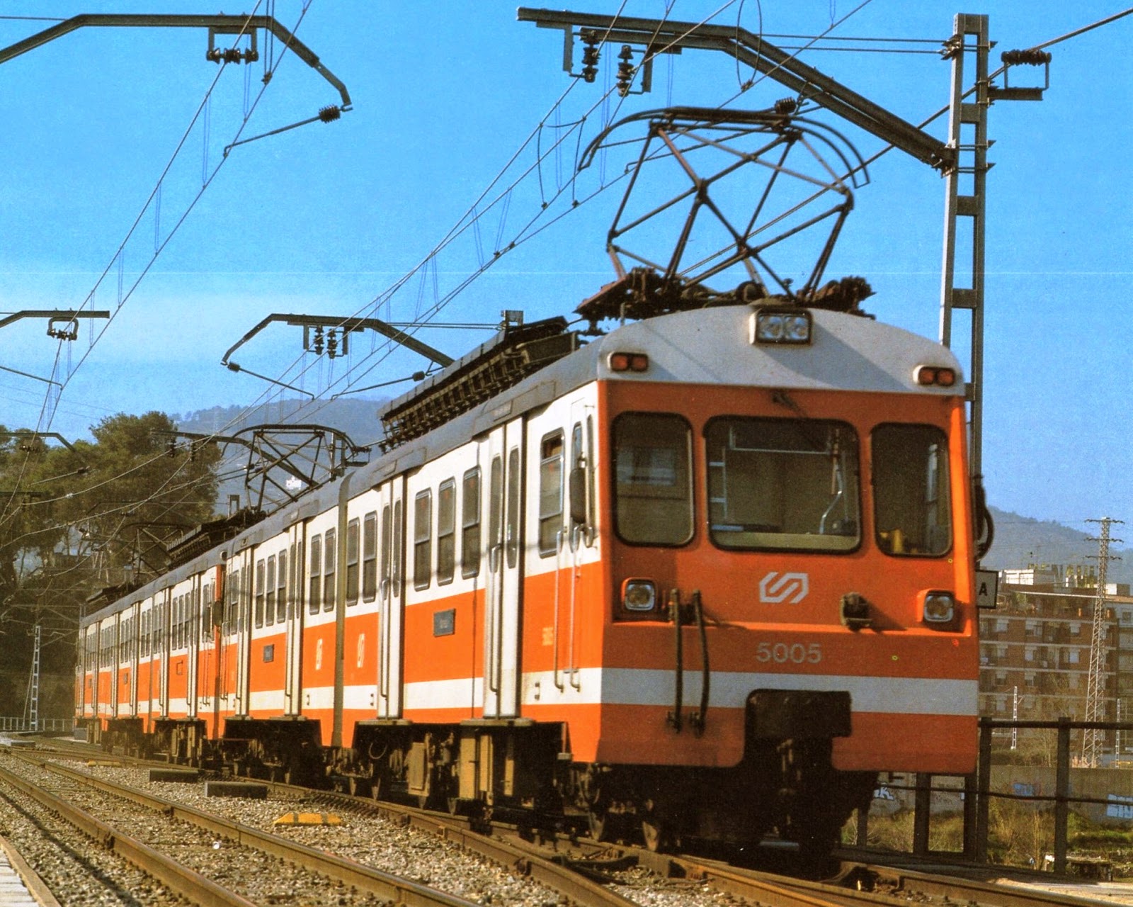 Rails sense fronteres: FGC - Unitat de tren, sèrie 5000 (Reformades).