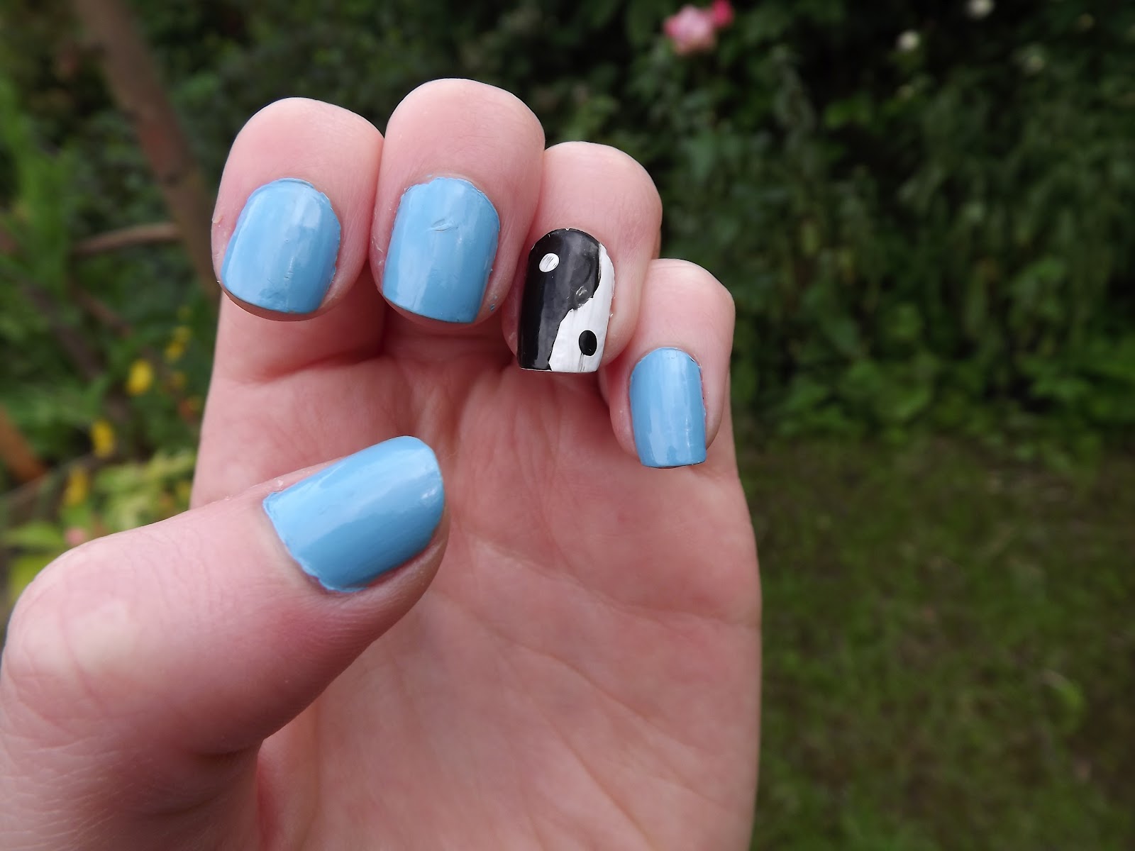 Simply Beauty: Yin Yang Nails