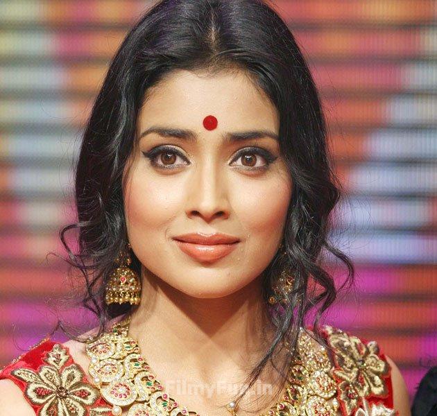 Shriya Saran in Different Moves ~ Filmy Fun