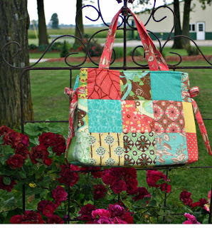 Girls in the Garden: Charm Pack Bag - Tutorial