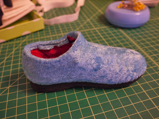 The Design Loft: Recovering Shoes - a step by step how to guide