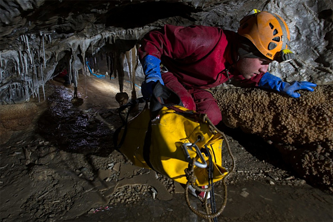 espeleobloc: Deep, The Story of Stormy Pot