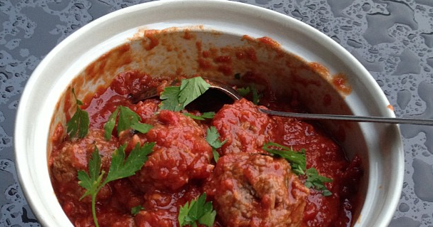 SMASKENS.NU: Lyckad tapas-pastisch: spanskifierade köttbullar i tomatsås