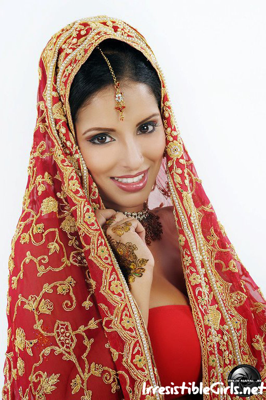 Beautiful Tehmeena Afzal in Sexy Indian clothes ~ viewCelebrity