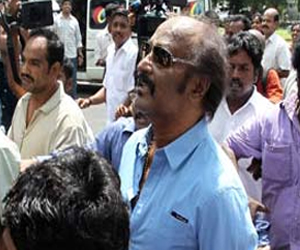 way2filmy: RajiniKanth hospitalized for second time