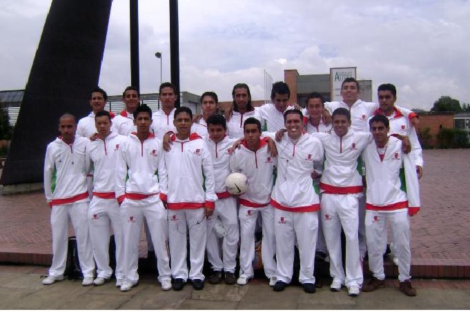 EQUIPO DE FUTBOL DE LOS ESTUDIANTES EN LA UT