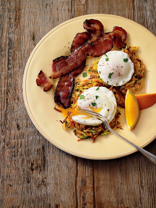 Garden Hash Browns with Poached Eggs and Bacon - Hundred Recipes