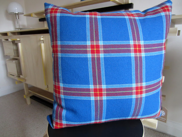 Durham Weaver: Sámi Tartan and shawls