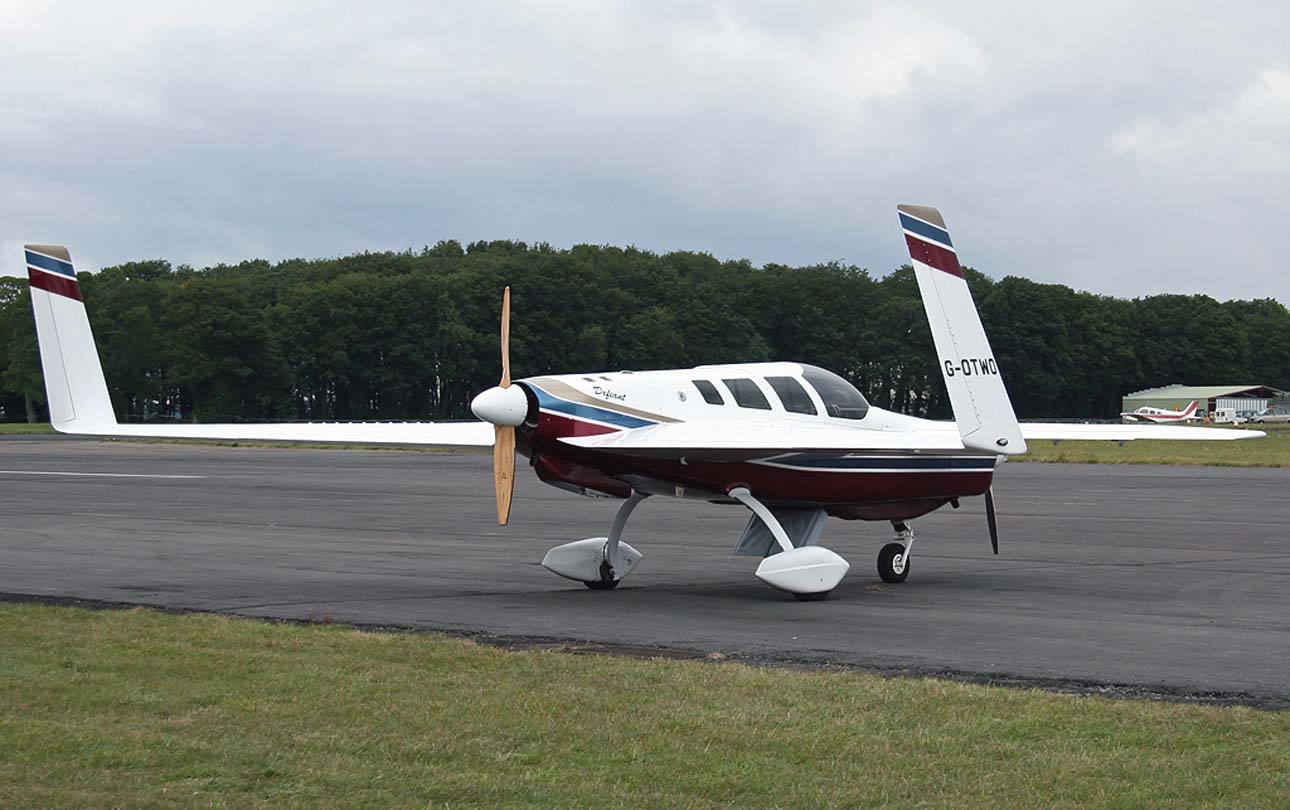 nhungdoicanh: Rutan 40/74 Defiant
