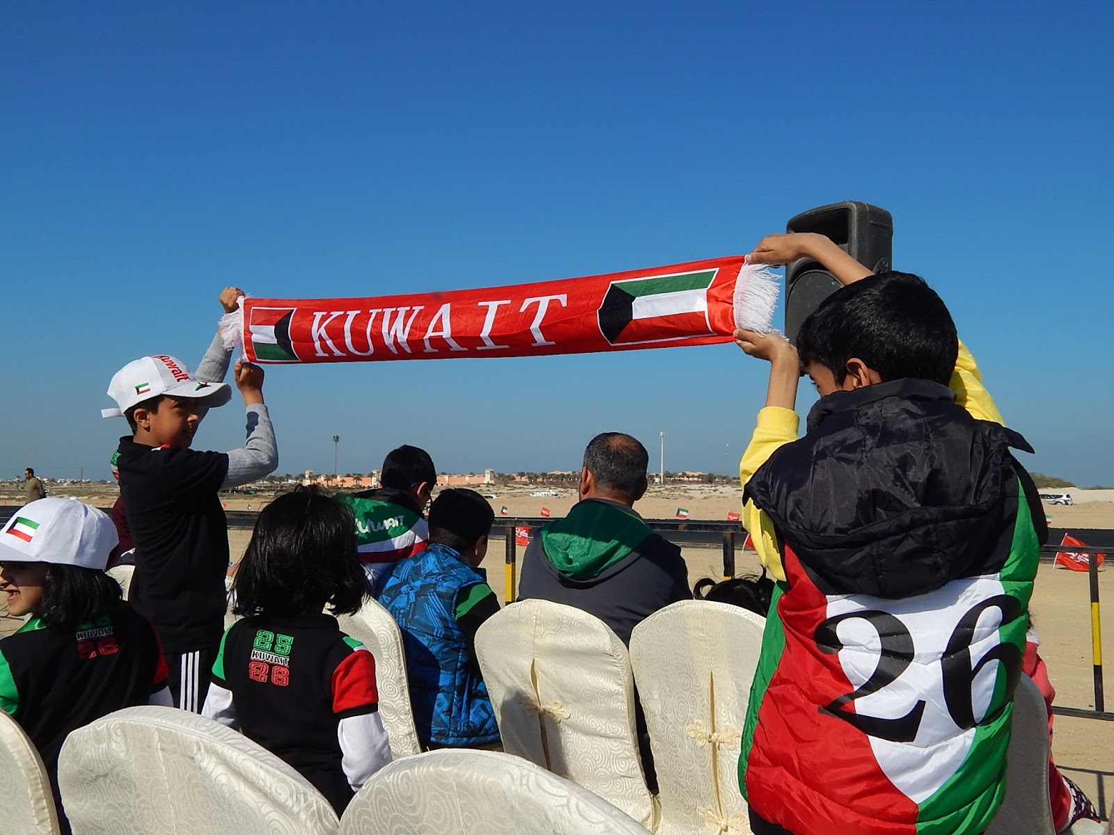 Kuweight 64: LONGEST FLAG IN THE WORLD - KUWAIT FLAG MAKES GUINNESS ...