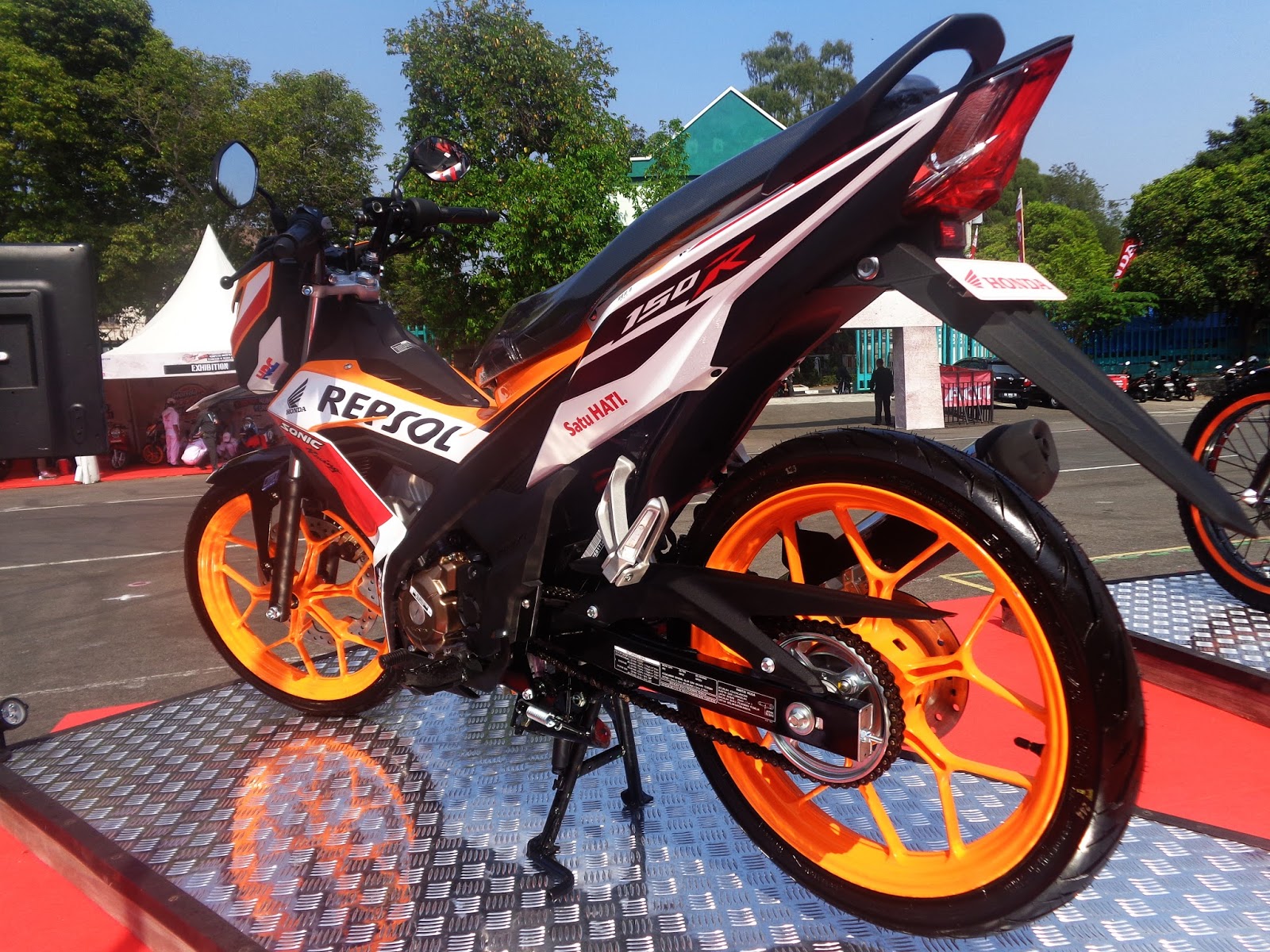 Modifikasi Motor Sonic Hitam | Toedjoe Retail Modifikasi Motor Sonic Hitam | Toedjoe Retail