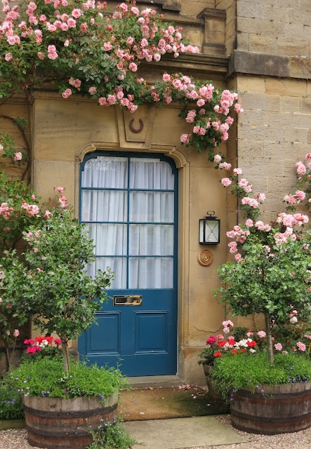 Ciao Domenica: A Rose-Covered House