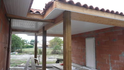 Notre maison à Biscarrosse: Lambris de sous toiture et plafonds extérieurs
