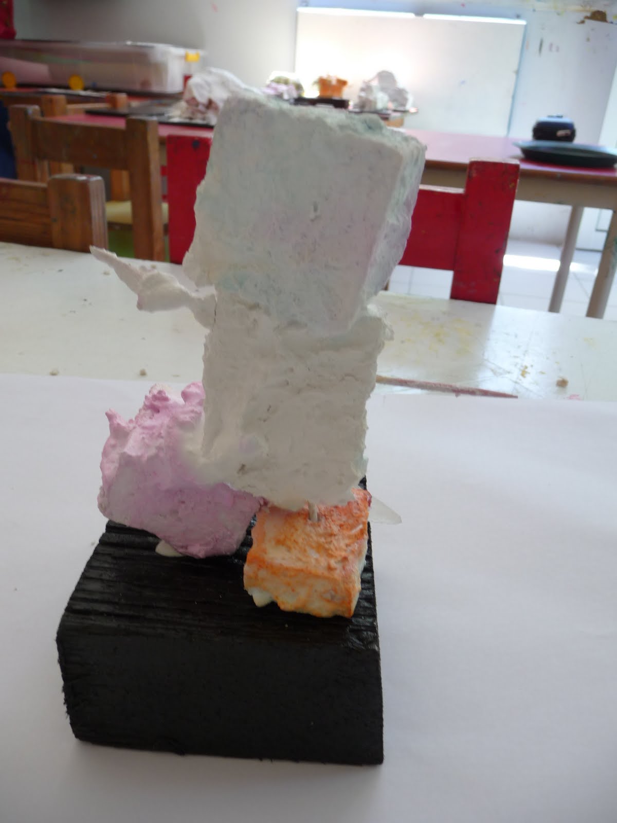 arte contemporáneo para chicos: ESCULTURAS: YESO DIRECTO, TALLER DE 4 AÑOS