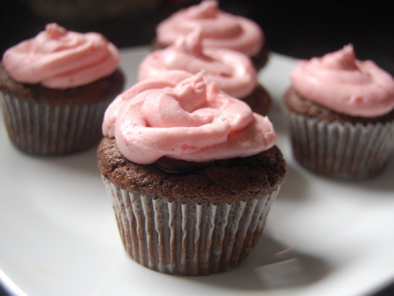 Cassie Craves: Raspberry-Filled Chocolate Cupcakes with Chocolate ...