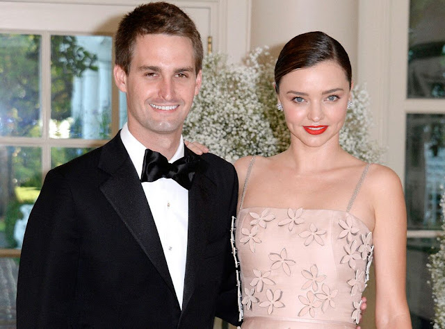 MIRANDA KERR IS ENGAGED!! - THE ENCHANTED BOUDOIR