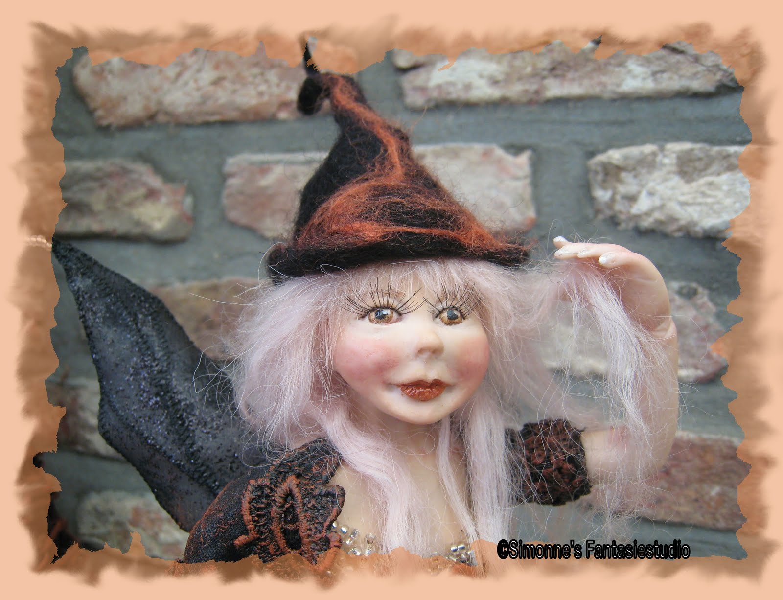 Simonne's fantasiestudio: elfje met puntmutsje.