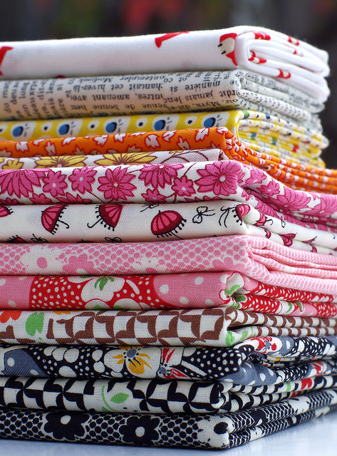 Red Pepper Quilts: Sunday Stash #225 Vintage Fabrics and More