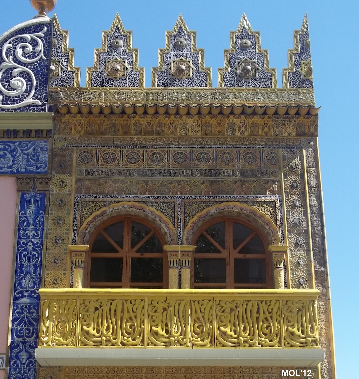 JUAN HUERTA GASSET HACE DONACIÓN A MANISES DE UNA ÁNFORA DE SU PADRE - MOL