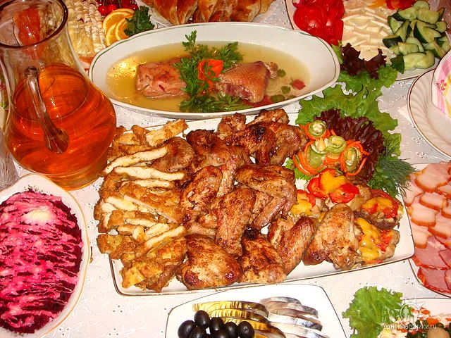 COOKING WITH ANISOARA: (1) O MASA ,:)) CA LA MOLDOVENI