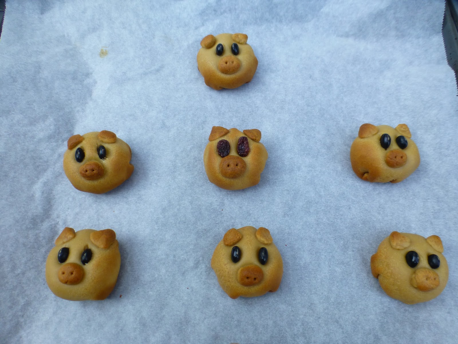 Family FECS: Chinese Mid-Autumn Festival Piggy Moon Cakes for Children