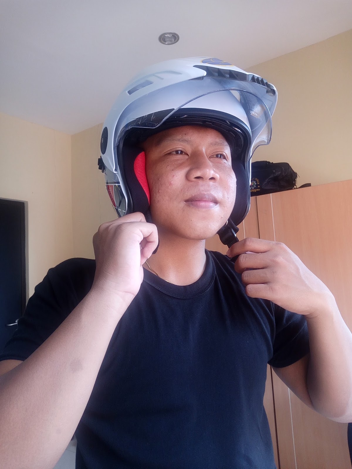 Pelopor Keselamatan Transportasi Jalan Indonesia: HELMET ( Hal sepele ...