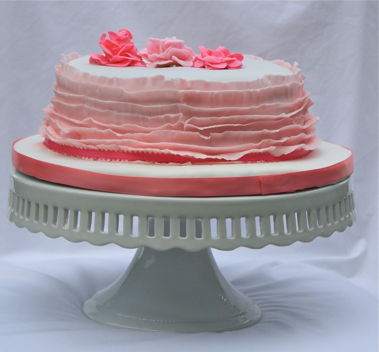 Cakealicious Surprises: Pink Ruffle Birthday Cake